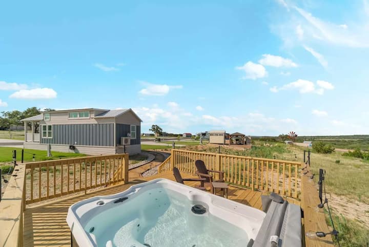 The Little Blue Haus - Luckenbach, TX