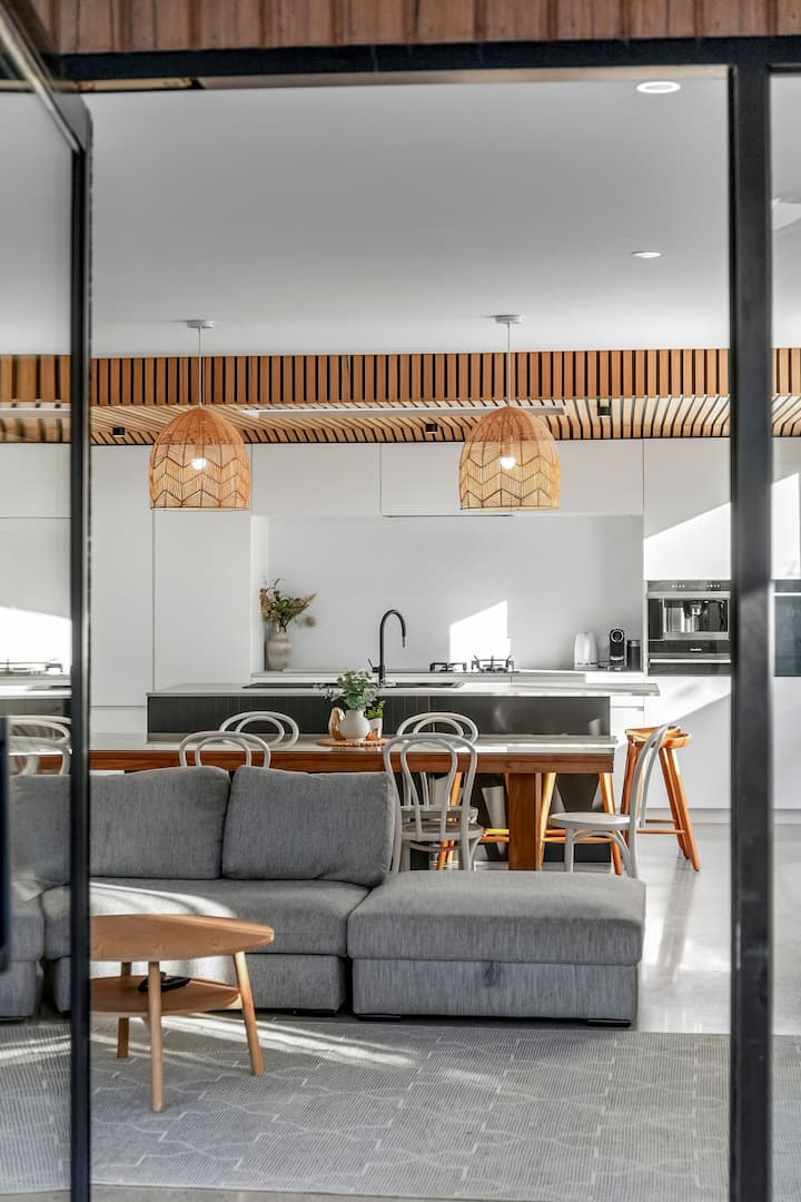 Riverhaus Luxe Barwon Heads Retreat With Fireplace - Ocean Grove