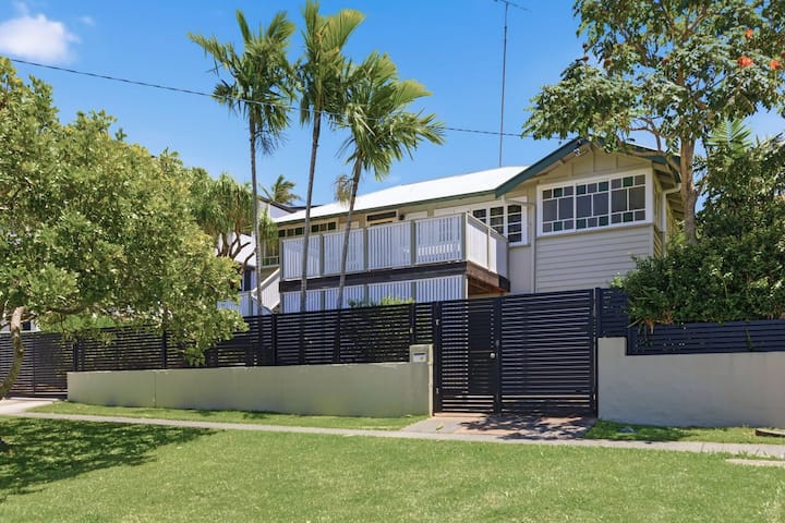 The Queenslander - Pet Friendly Home - Min. 3n - Coolangatta