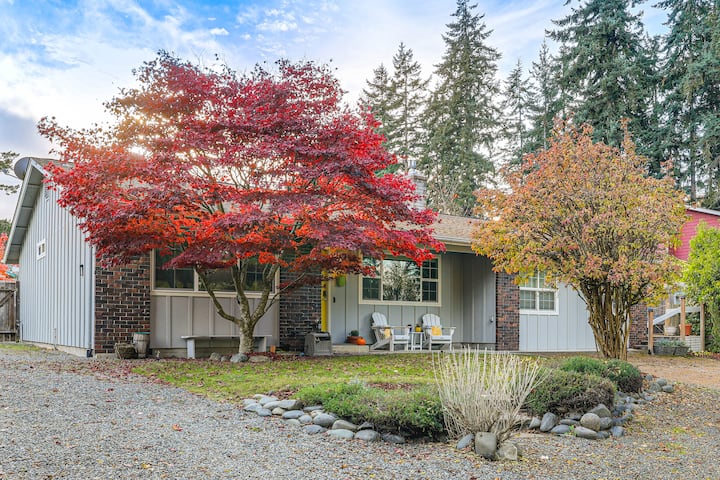 Port Angeles Abode W/ Yard & Guest House! - Port Angeles, Washington