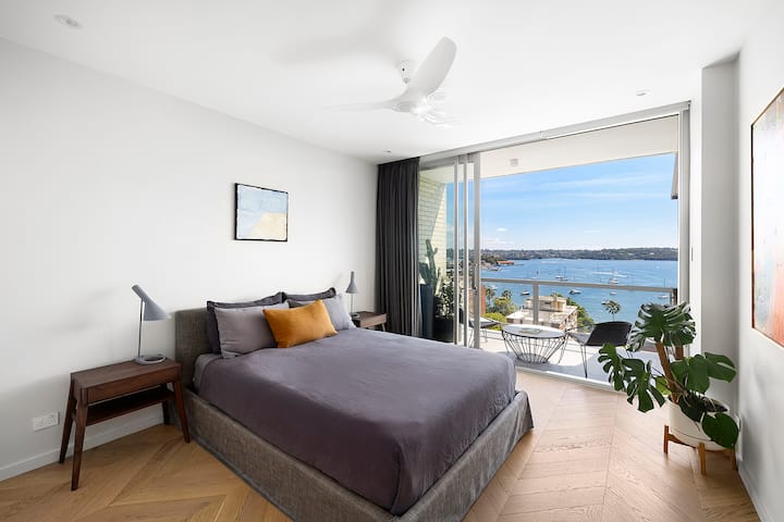 Elizabeth Bay View – Balcony Above The Water - Randwick