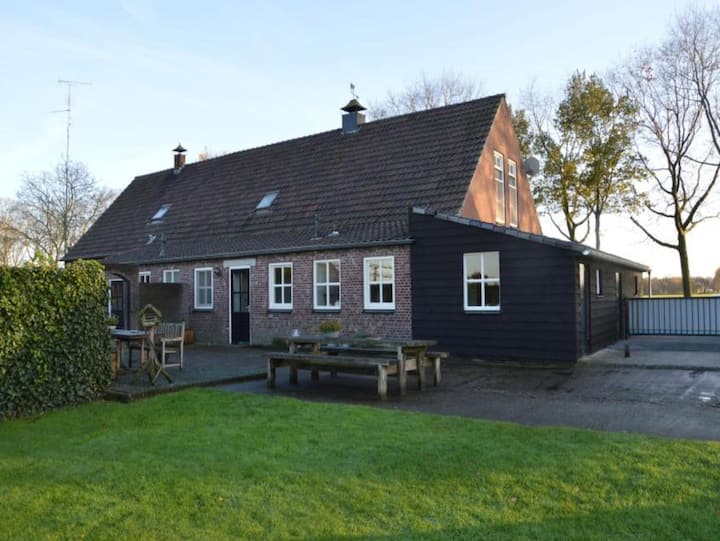 Ferme Du Groupe Avec Grand Jardin - Zeeland