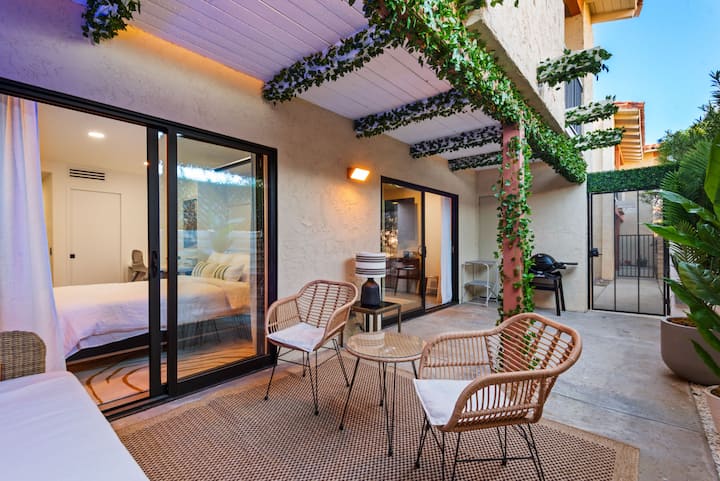 Modern Palm Springs Condo | Views, Pools & Tennis - Palm Springs, CA