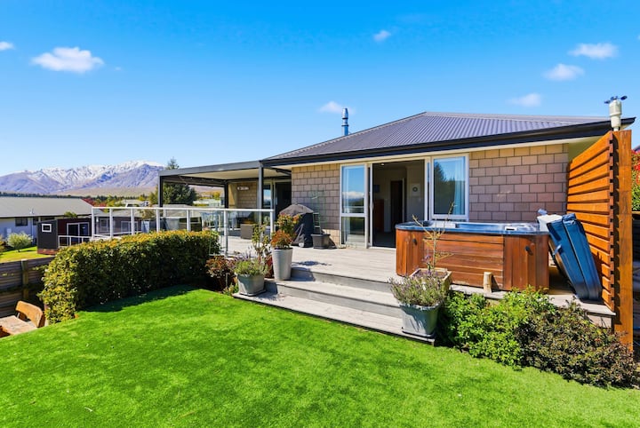 Tekapo Family Home W/ Deck & Mountain Views - Lake Tekapo, New Zealand
