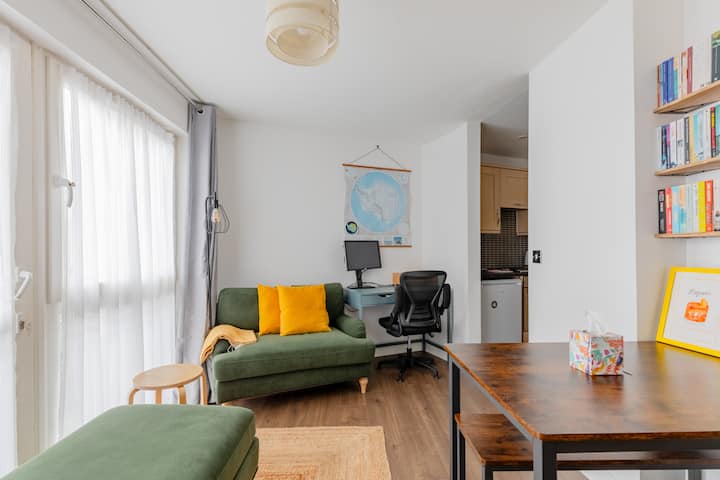 Bright And Trendy 1bd Canalside Flat In Hackney - London, UK