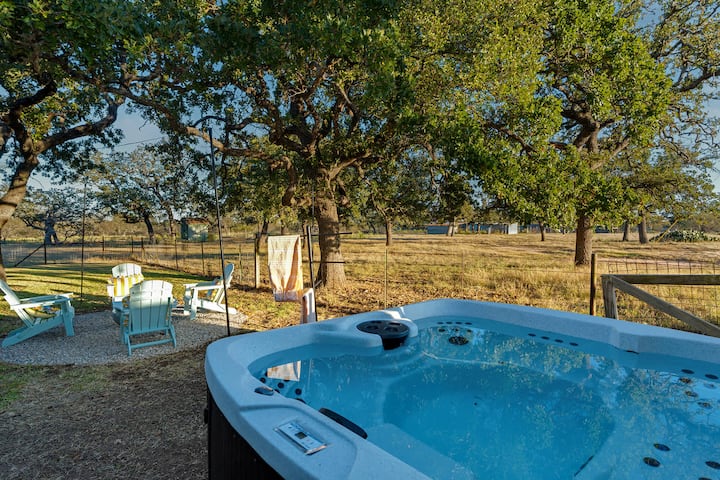 Cuvee Cottage, Hot Tub, Pet Friendly, 290 Wine Rd - Grape Creek Vineyards, Fredericksburg
