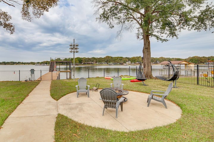 Private Dock & Yard! Modern Getaway In Mabank - Log Cabin, TX