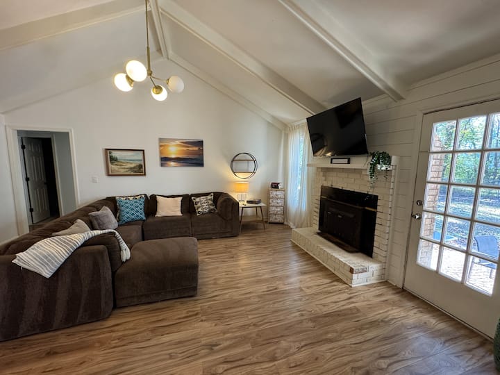 Plush In The Pines!  - 4br + Game Room - 薩默維爾