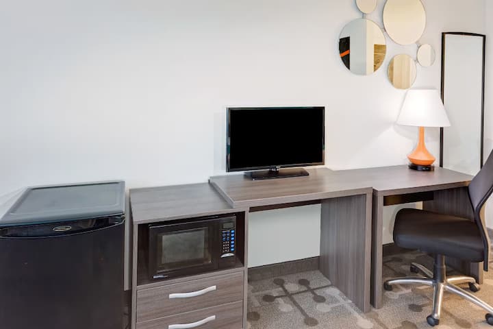 Howard Johnson Florence | 2queens | Near Downtown - Darlington, SC