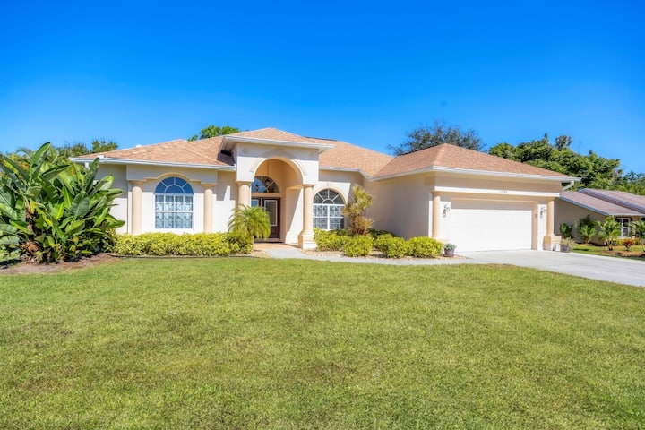 Mermaid Landing, Luxury Pool Home Close To Beach - Venice Beach, FL