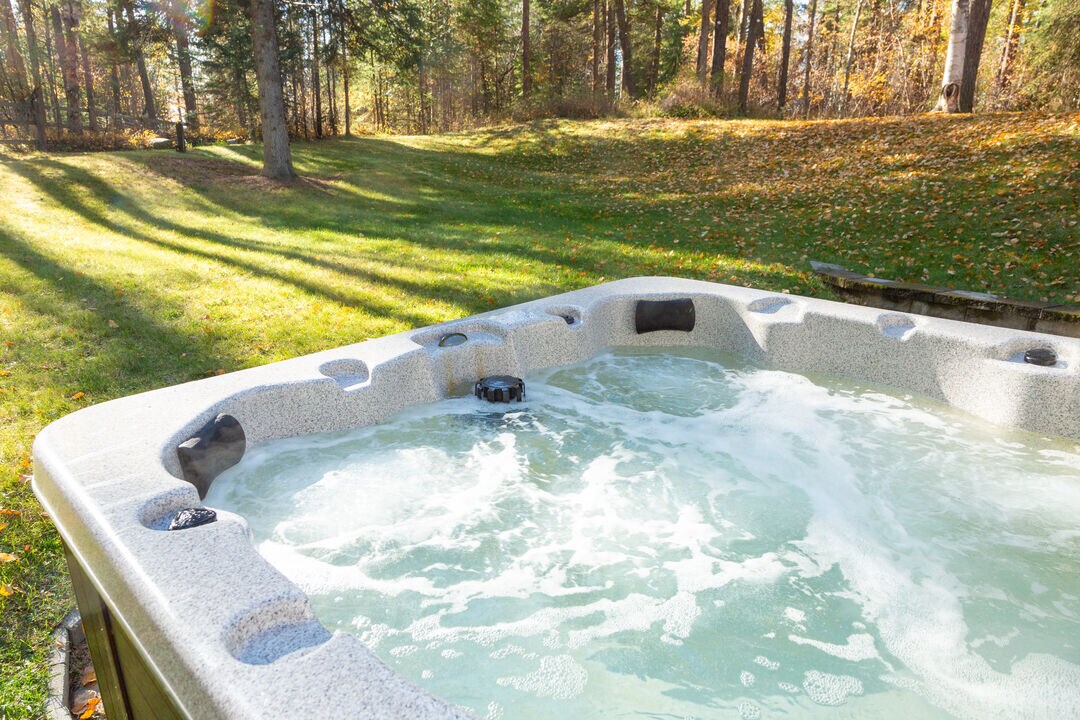 ¡Nuevo! Jacuzzi, estufa de leña, patio trasero - Airbnb