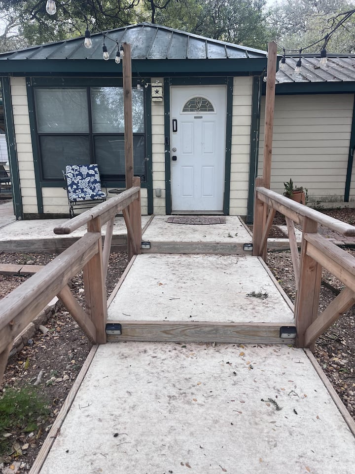 House Under The Oaks - Last Minute Sxsw! - San Marcos, TX