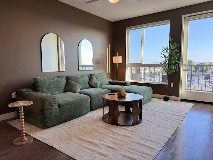 Bright Home 10 Min To Disneyland Pool & Gym - Irvine, CA