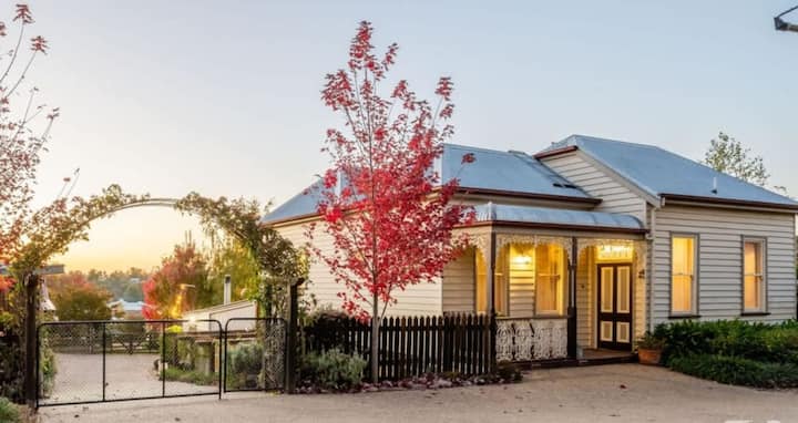 Entertainer Hot Tub Near Lake Sambell Sleeps 12 - Beechworth