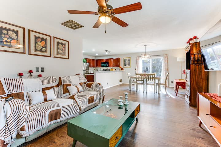 Fenced-in Yard W/ Deck: Pet-friendly Lochbuie Home - Brighton, CO