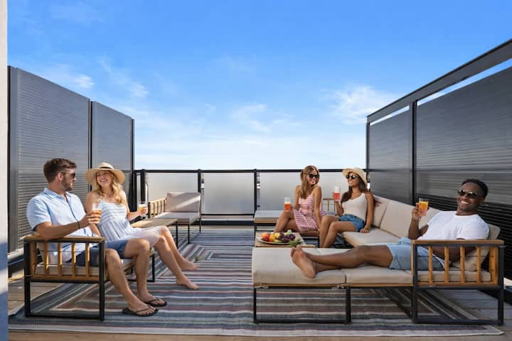 Sage & Sky Townhouse 3br, Office, Parking, Cable - Calgary