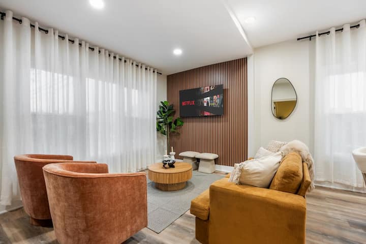Elevated Gem | Sleeps 12 | 25 Mins To Downtown - Chicago, IL