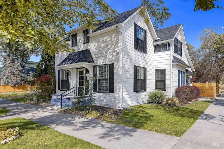 11 Bedroom/11.5 Bath Luxury Home In Historic Boise - Boise, ID