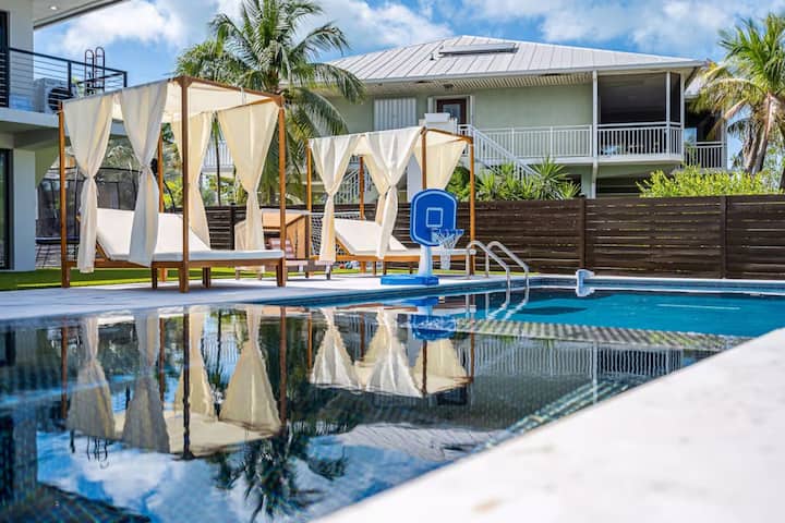 Waterfront Luxe Pool, Hot Tub, Theater, Games&more - Key Largo