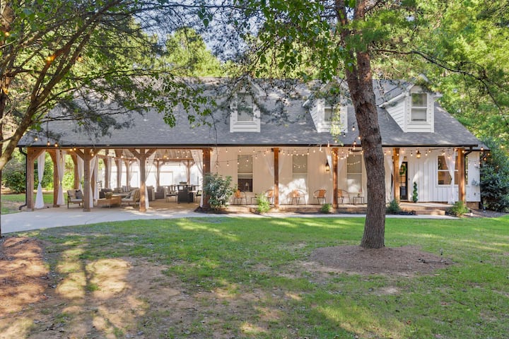 Mint Hill Estate Getaway - Midland, NC