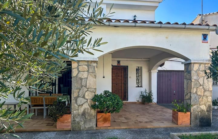 4 Bedroom Lovely Home In Creixell - Torredembarra