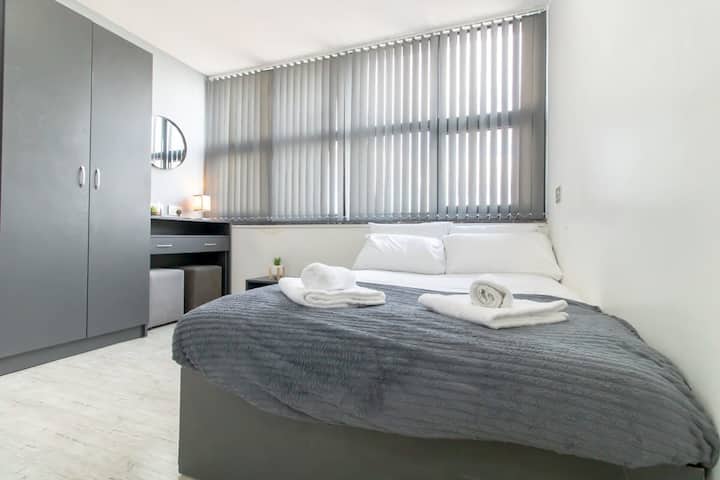 Modern Central Sunderland Budget Studio W Views - Sunderland