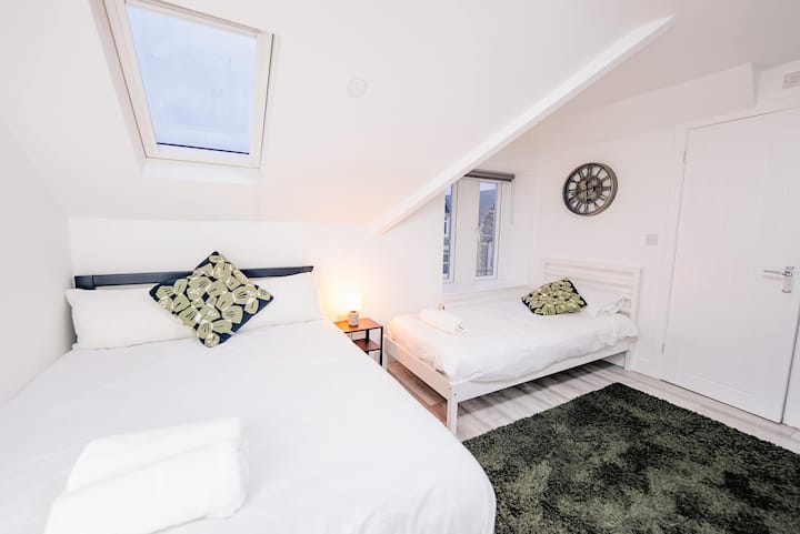 Large Studio Getaway With Free Hot Tub & Fast Wifi - Cardiff
