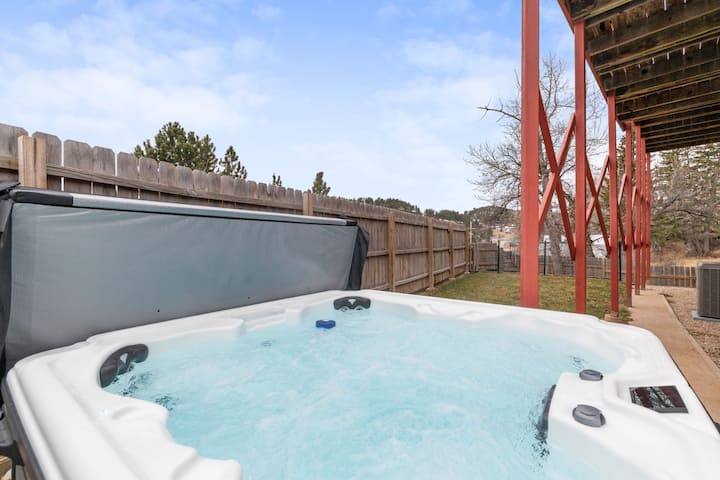 Lead Haven Lodge: Mountain Retreat W/ Hot Tub - Deadwood, SD