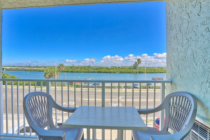 Intracoastal And Beach- 1br - Heated Pool - Indian Shores, FL