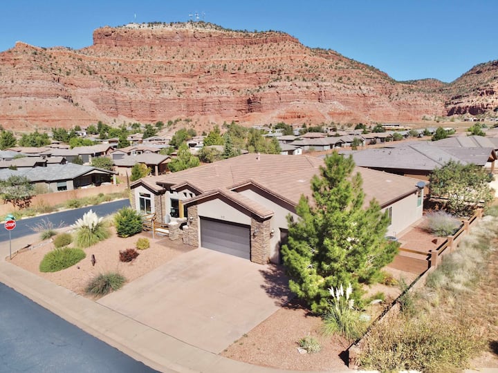 Upscale 4 Bedroom Home Near Zion W/pool & Hot Tub - Kanab, UT