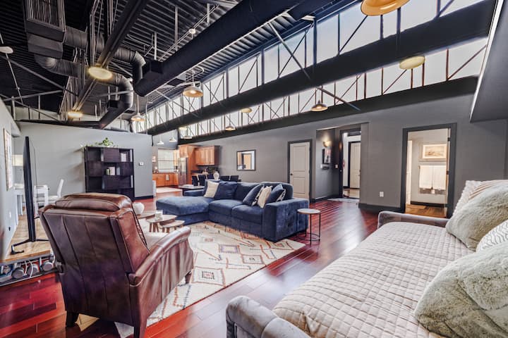 Beach Getaway: 1br Apt W/ Kitchen & Garage Parking - Long Beach, CA