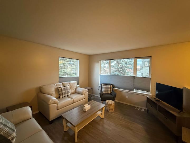 Nn – The Cliff Haven House – Spacious Downtown 3br - Whitehorse