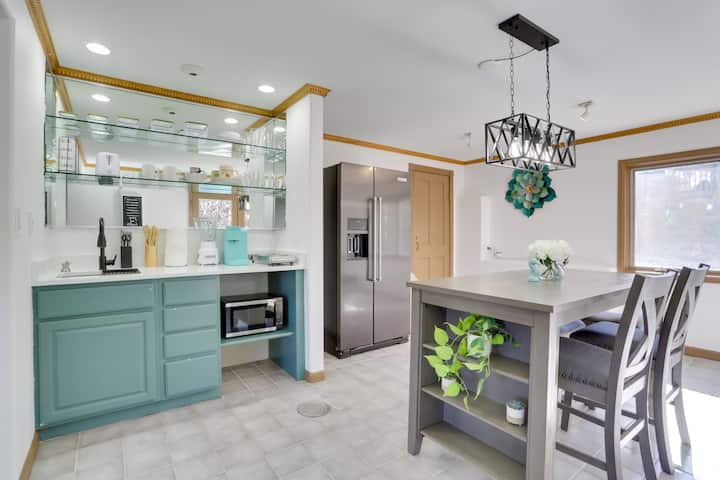 6 Mi To Barr Lake: Apt W/ Hot Tub Access! - Brighton, CO