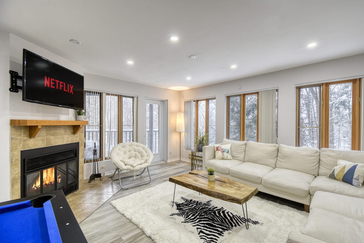 Pool Table - Elegance - Comfort - Le Chic Boreal - Condominiums for ...