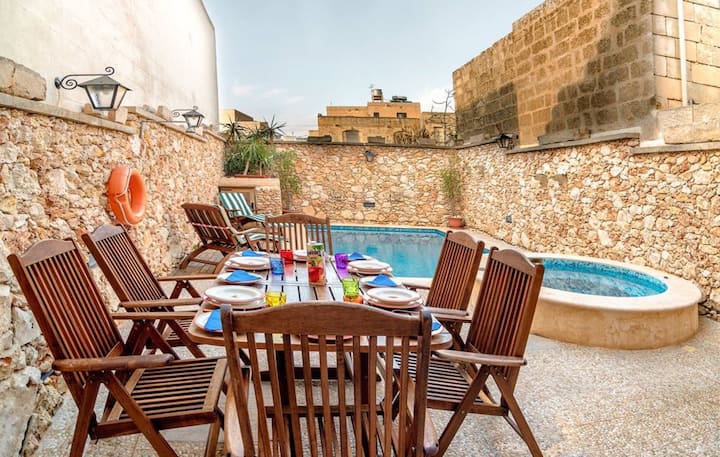Villa à In-nadur Avec Piscine. - Malta