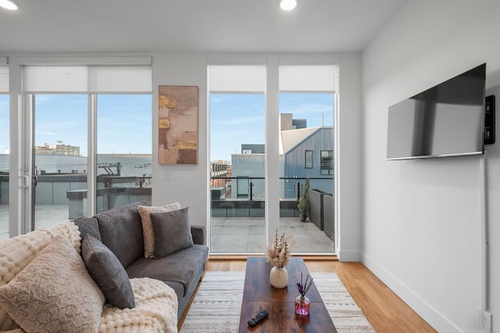 Bright 1br Haven | Balcony + Skyline Views - Philadelphia
