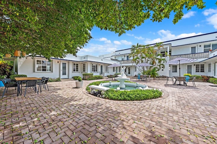 Waterfront Oasis Palm Beach Inlet –Hummingbird #10 - North Palm Beach