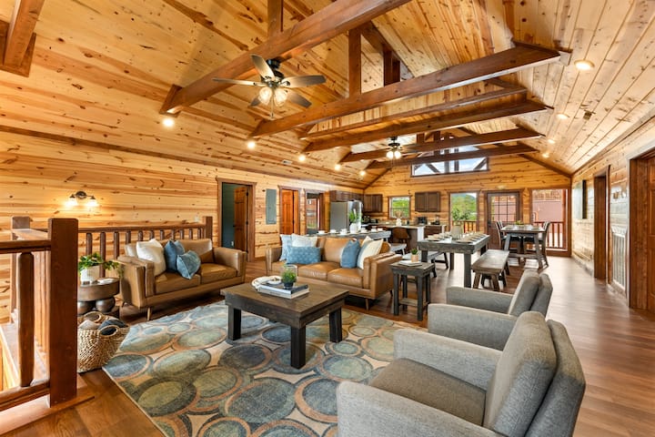 Large 8bd Lodge W/ Indoor Pool + Gazebo - Sevierville, TN
