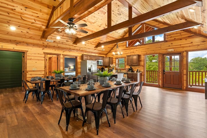 8br Mountain Escape W/ Indoor Pool + Mins To Parkw - Pigeon Forge, TN