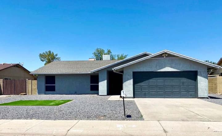 Pet-friendly 3br Glendale Stay W/ Fenced Yard - Glendale, AZ