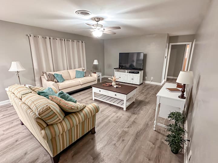 Spacious 4br Home W/pool Table Near Frank Buck Zoo - Frank Buck Zoo, Gainesville