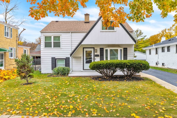 3br Multi-level Elmhurst Home-perfect For Longstay - Elmhurst, IL