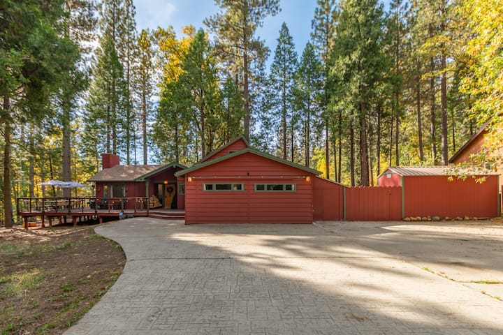The Play Pen- Hot Tub/ Sleeps 15 - Arnold, CA