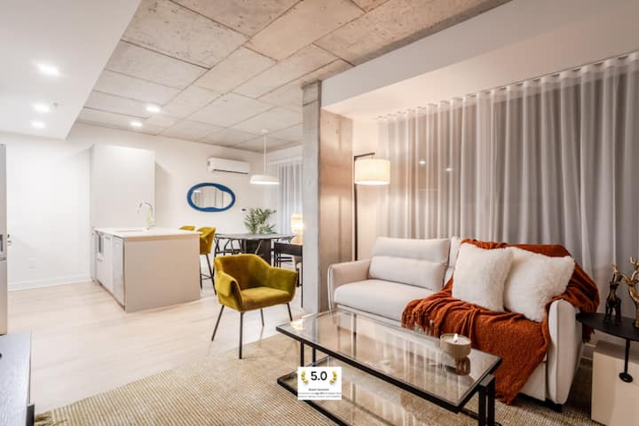 Historic Charm Meets Modern Comfort | Parking Free - Montreal