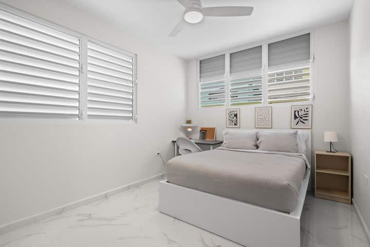 Modern 2 Br Apt | Great Location | Smart Tv | Ac - Manatí