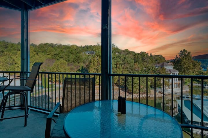Great Views W/ 3 Pools & Boat Slip On Big Niangua - Camdenton, MO