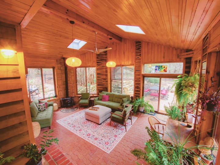 Luxury Wooded Retreat: Sunroom, Hot Tub, Game Room - Lawrence, KS