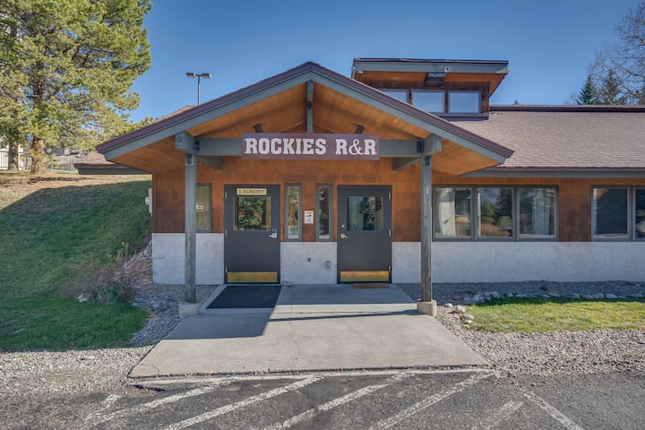 Great Pool - Easy Parking - Affordable Stay - Steamboat Springs