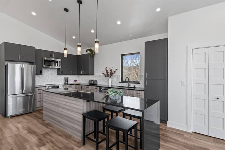 Riverfront Escape | Mountain Views | Close To Town - Steamboat Springs, CO