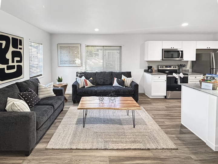 Maverick Haus Near Cmu | Workspace & Wifi - Grand Junction, CO